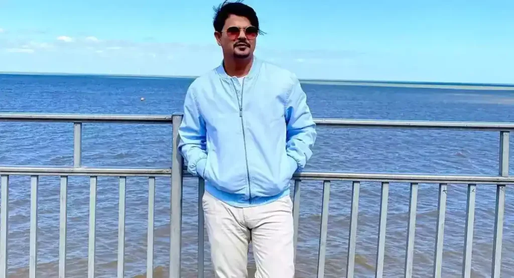 Kamal Khatri-Biography, Age, Wife, Song, Height, Family